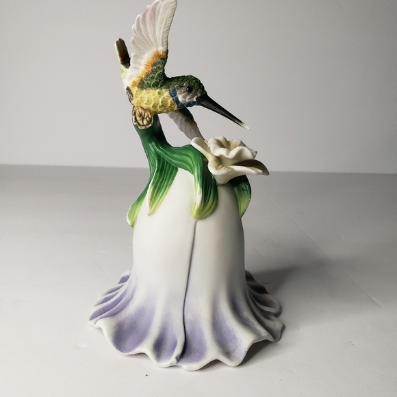 Avon | Art | Avon Vintage Porcelain Bell Flower Hummingbird Figurine 23 ...